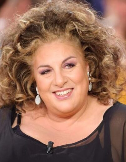 30 coupes de cheveux pour affiner visage rond (2025)