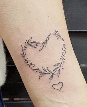 Tatouage poignet femme : 100 meilleures idées tendance (2026)
