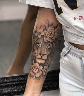 Tatouage Lion Fleur Femme