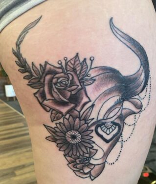 Tatouage signe astrologique taureau : 50 idées et inspirations