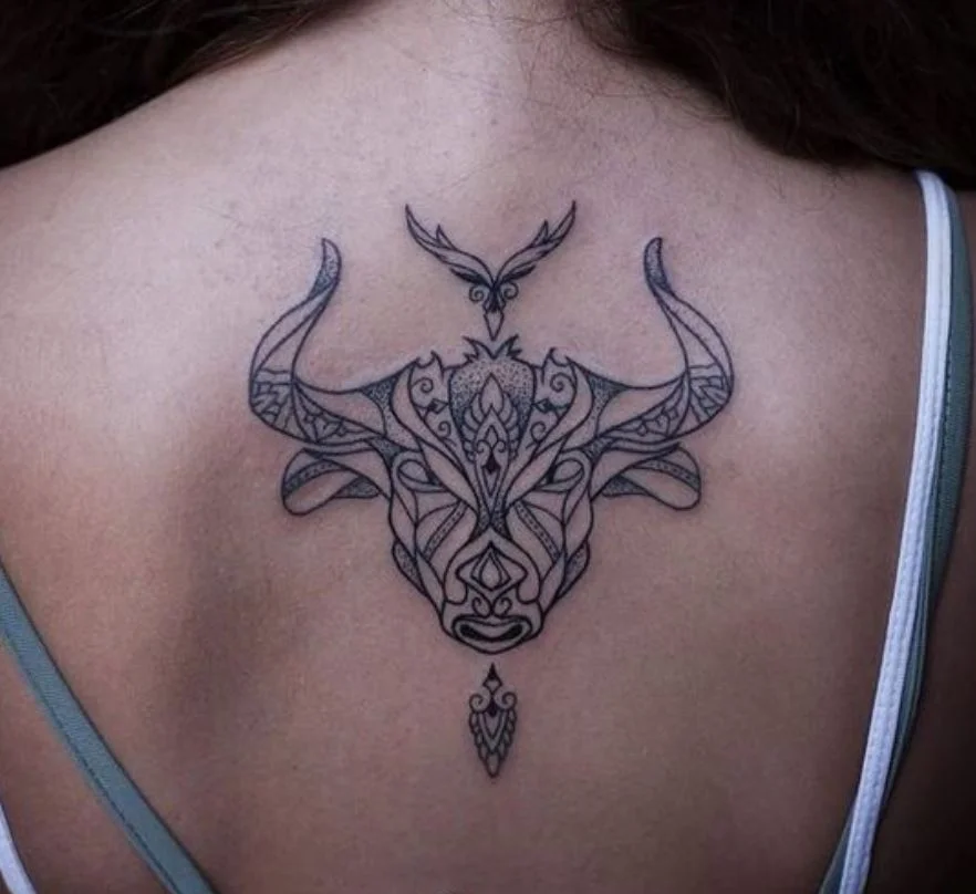 Tatouage signe astrologique taureau : 50 idées et inspirations