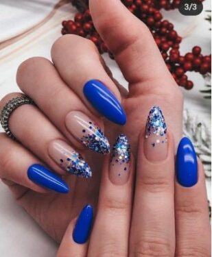 Nail art bleu : 50 photos et inspirations pour vos ongles | 2025
