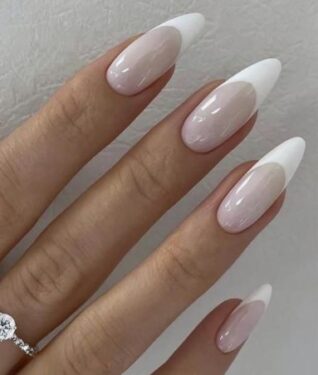 Nail art blanc : 50 photos et inspirations pour vos ongles | 2026