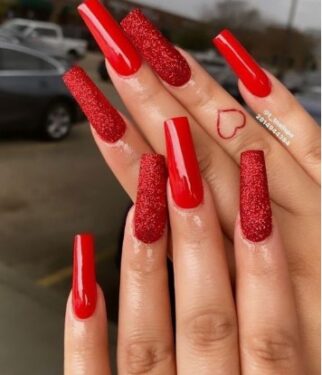 Nail art rouge : 50 photos et inspirations pour vos ongles | 2025