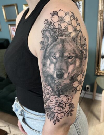 Tatouage loup : 100 idées et inspirations en photos | 2026