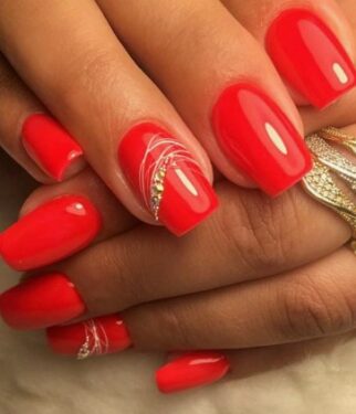 Nail art rouge : 50 photos et inspirations pour vos ongles | 2025