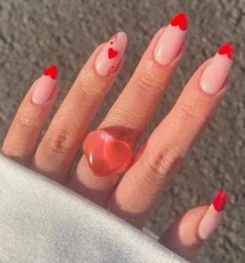 Nail art rouge : 50 photos et inspirations pour vos ongles | 2025