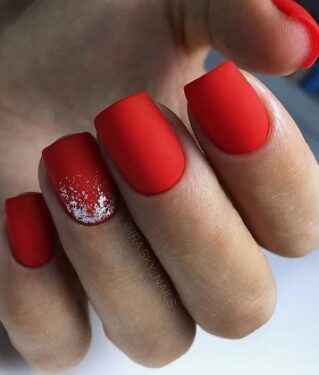 Nail art rouge : 50 photos et inspirations pour vos ongles | 2025