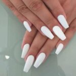Nail art blanc : 50 photos et inspirations pour vos ongles | 2026