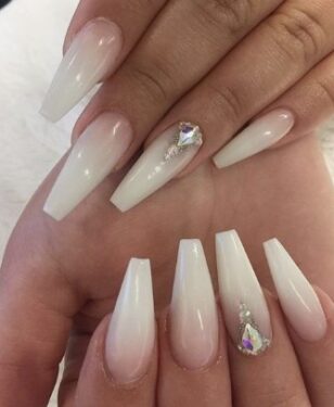 Nail art blanc : 50 photos et inspirations pour vos ongles | 2026