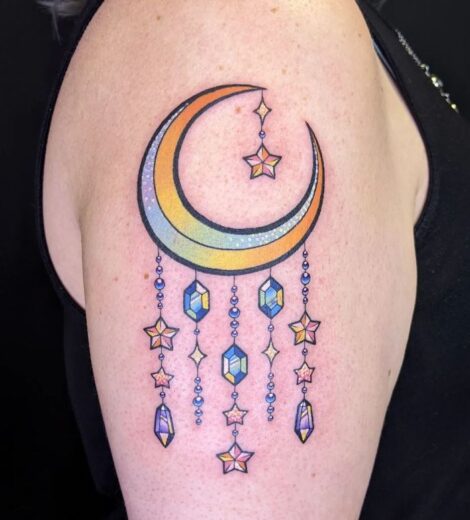 Tatouage lune : 100 styles et tendances à adopter