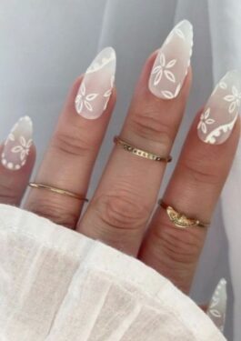 Nail art blanc : 50 photos et inspirations pour vos ongles | 2026