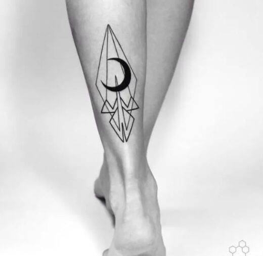 Tatouage Lune Geometrique