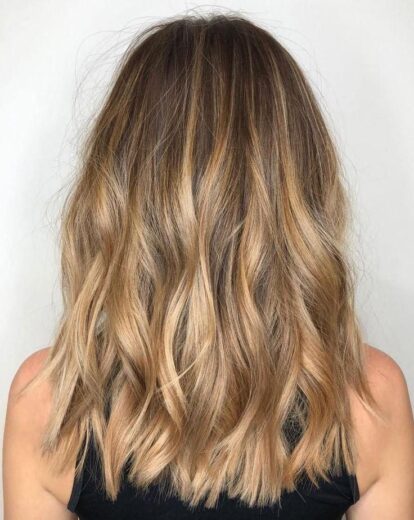 100 photos et inspirations pour adopter le balayage miel