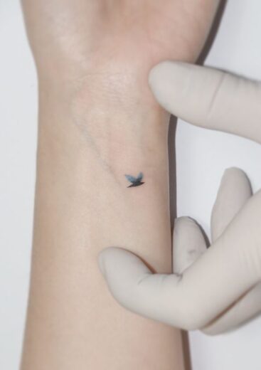 Tatouage Oiseau Minimaliste
