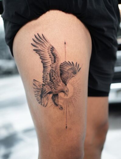 Tatouage aigle : 70 idées et photos de tattoo (2026)