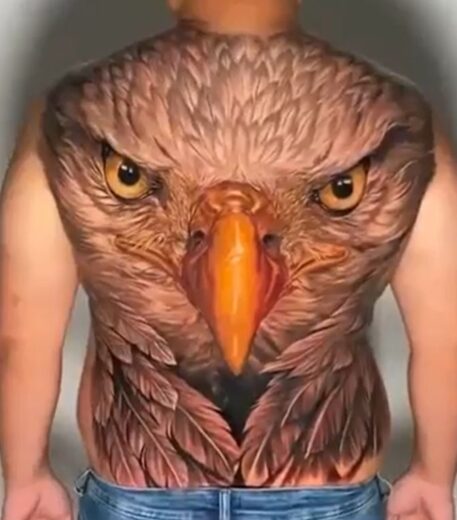 Tatouage aigle : 70 idées et photos de tattoo (2026)