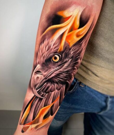Tatouage aigle : 70 idées et photos de tattoo (2026)