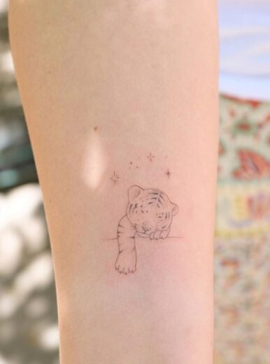 Tatouage Tigre Minimaliste
