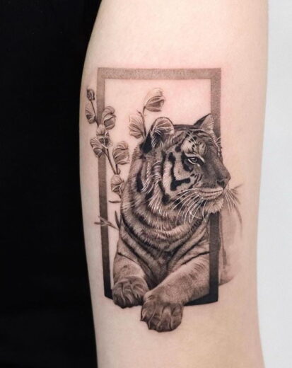 Tatouage Tigre Fleur