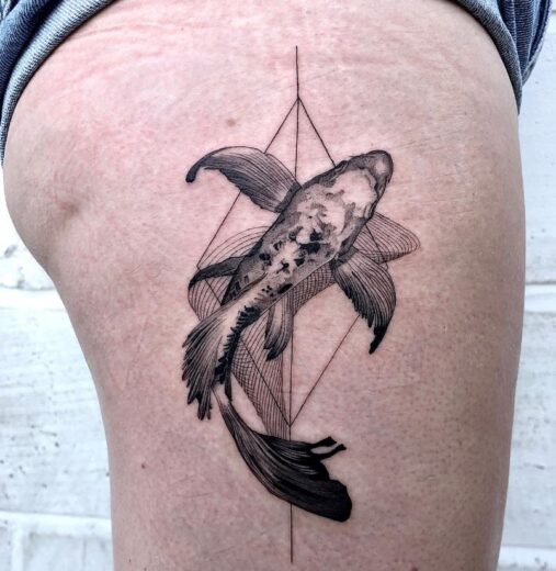 Tatouage Carpe Koi Minimaliste