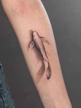 Tatouage Carpe Koi Minimaliste