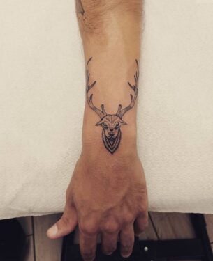 Tatouage de cerf : 50 idées et inspirations photos | 2026