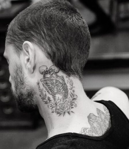 Tatouage cou homme : 50 idées pour s'inspirer et être